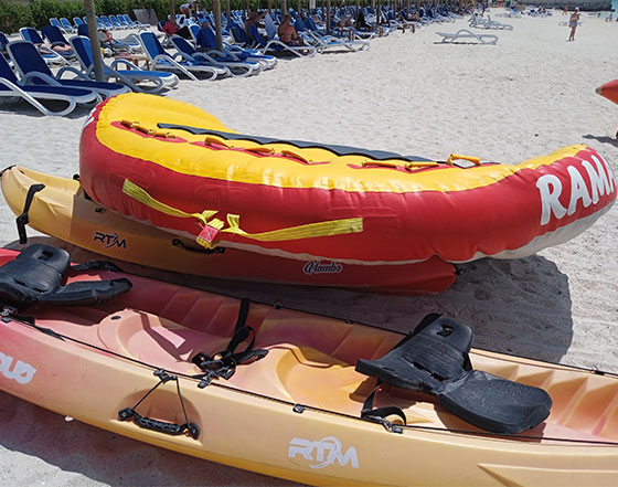 Inflatable sliding donut 4 person’s – Al Bahr Al Azraq